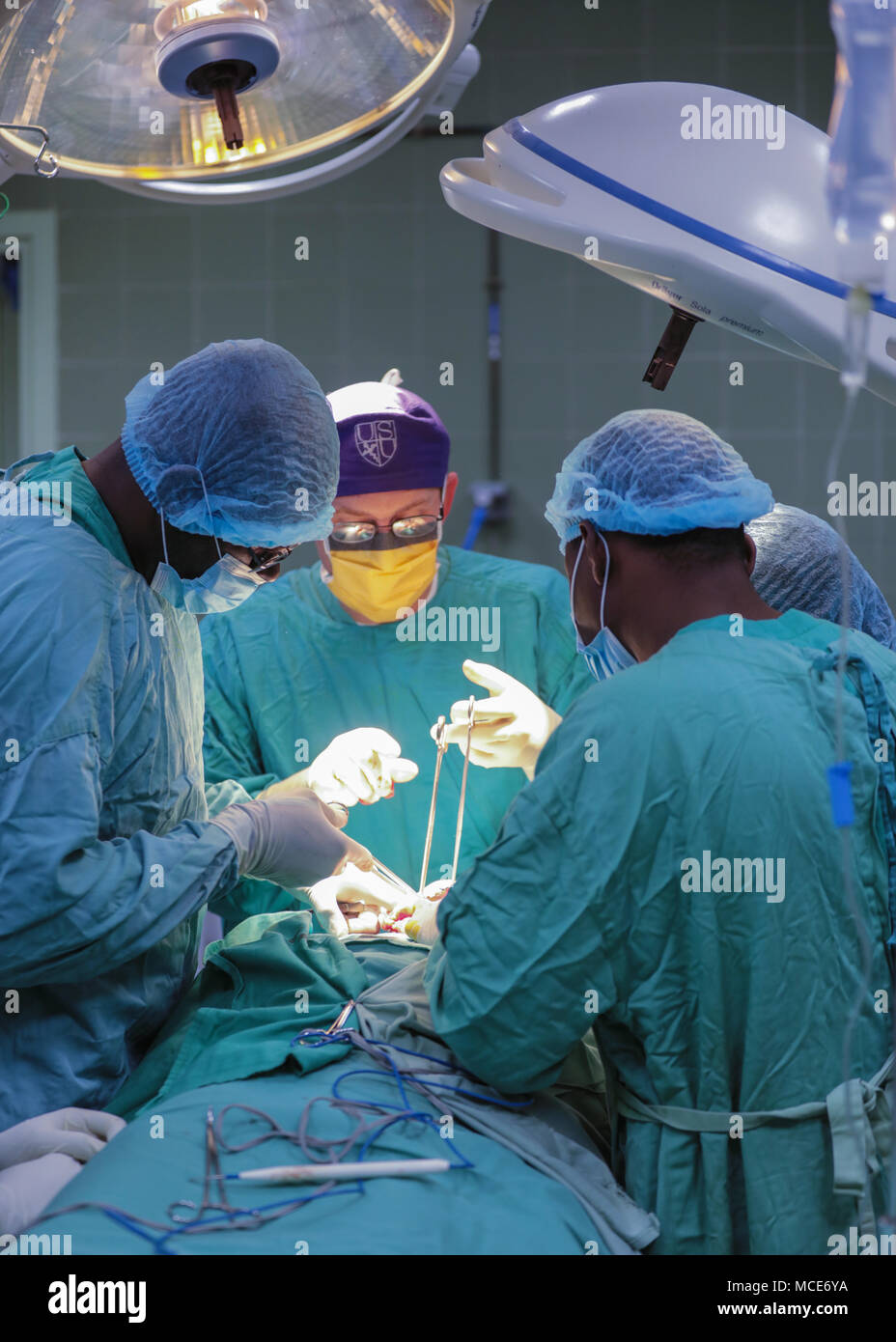 Chirurgie de la thyroïdectomie Banque de photographies et d’images à ...