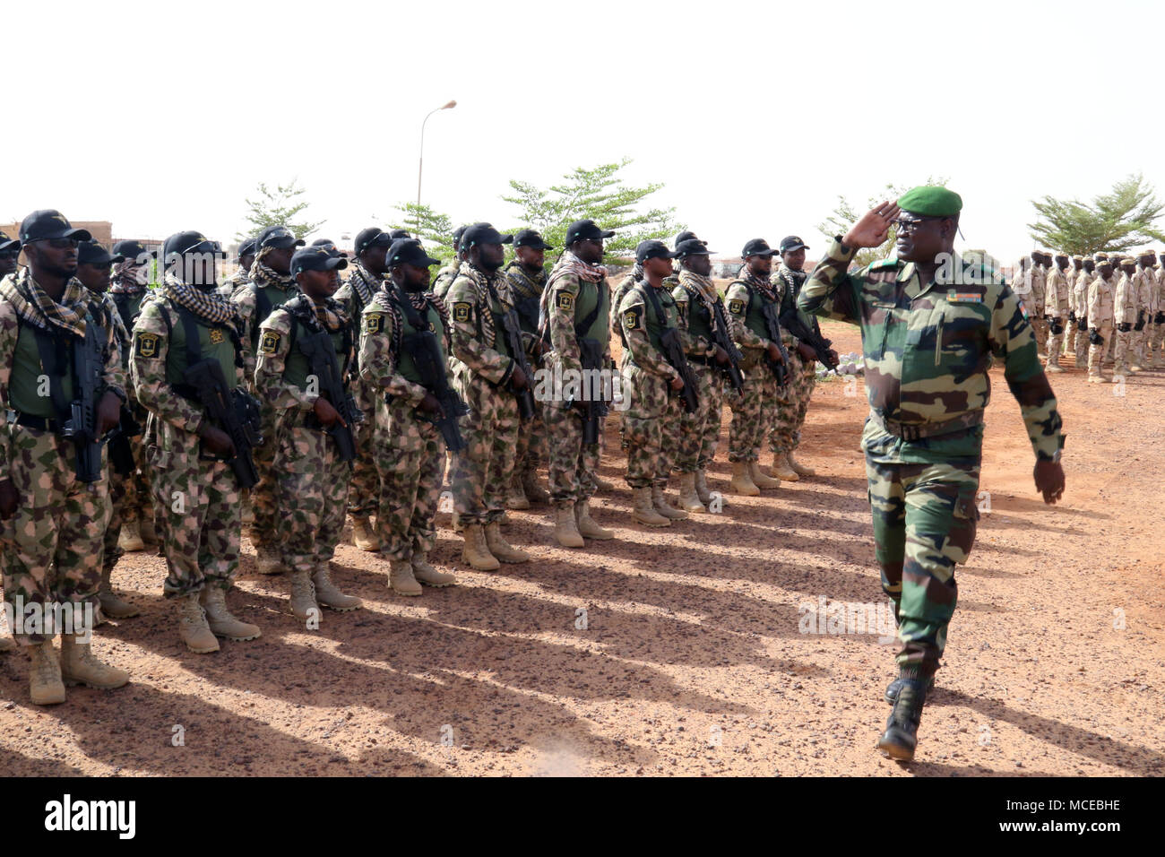 TAHOUA, Niger - Le Colonel Mohamed Toumba, commandant de la Zone 4, les ...