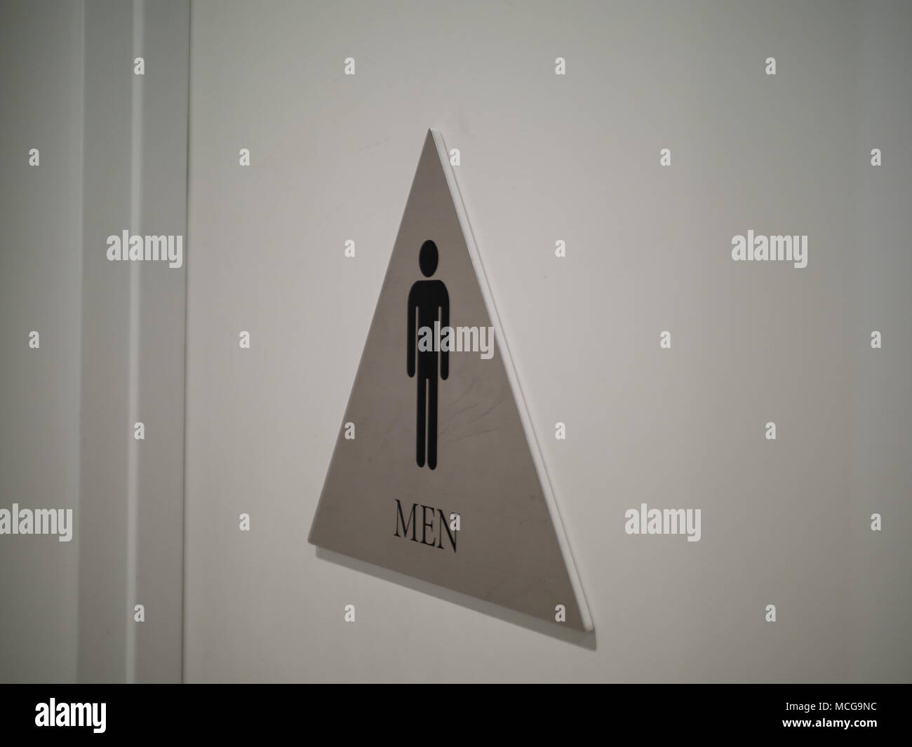 Mens Restroom Sign Banque d'image et photos - Alamy