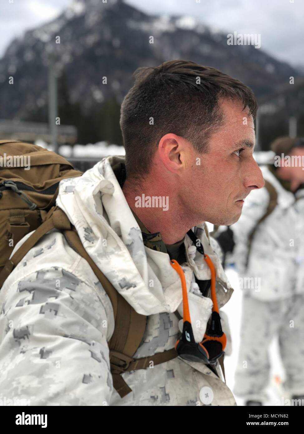 Le sergent d'artillerie. Mario Tabaracci, sous-officier du personnel en ...
