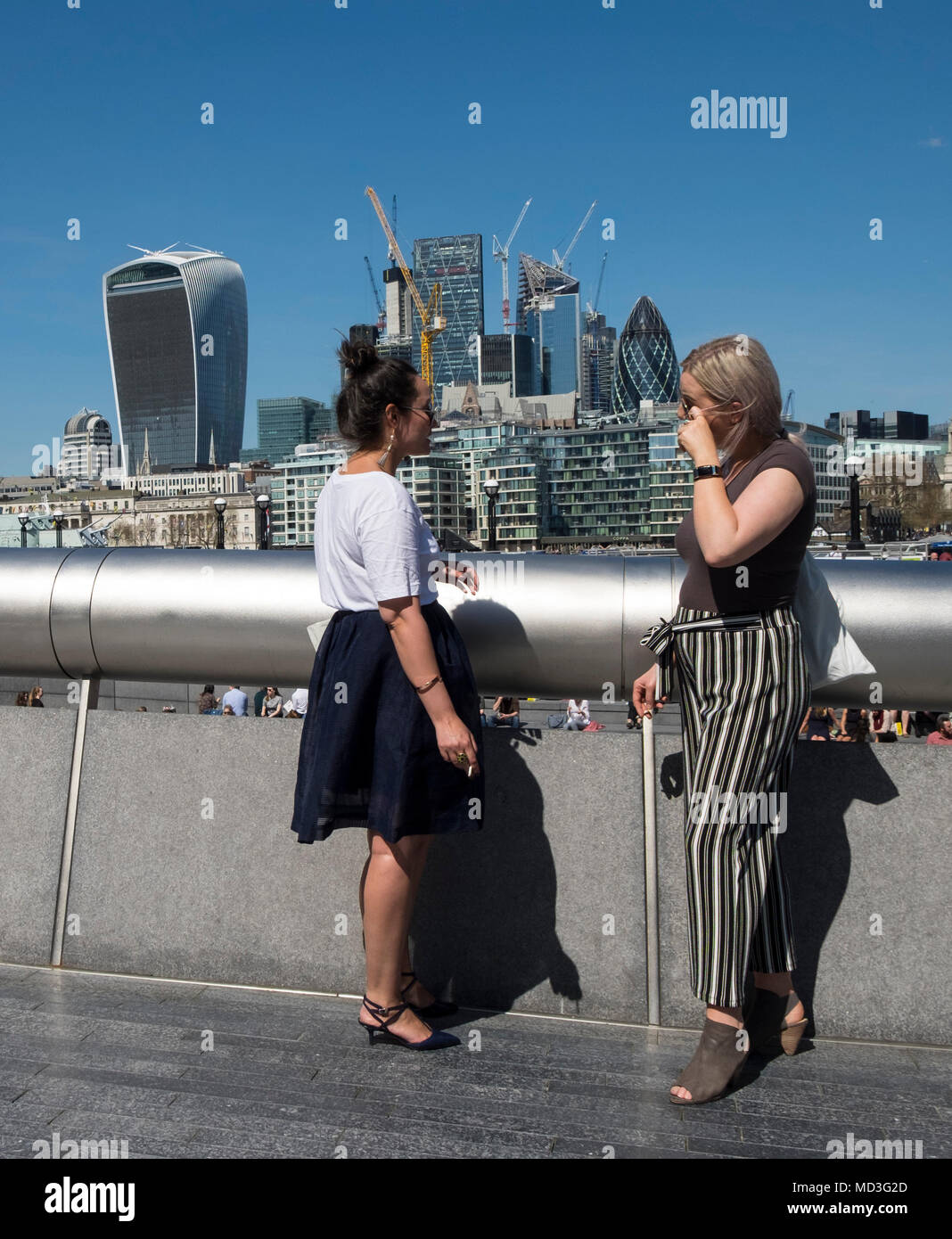 Pause cigarette groupe bureaux Banque de photographies et d’images à ...