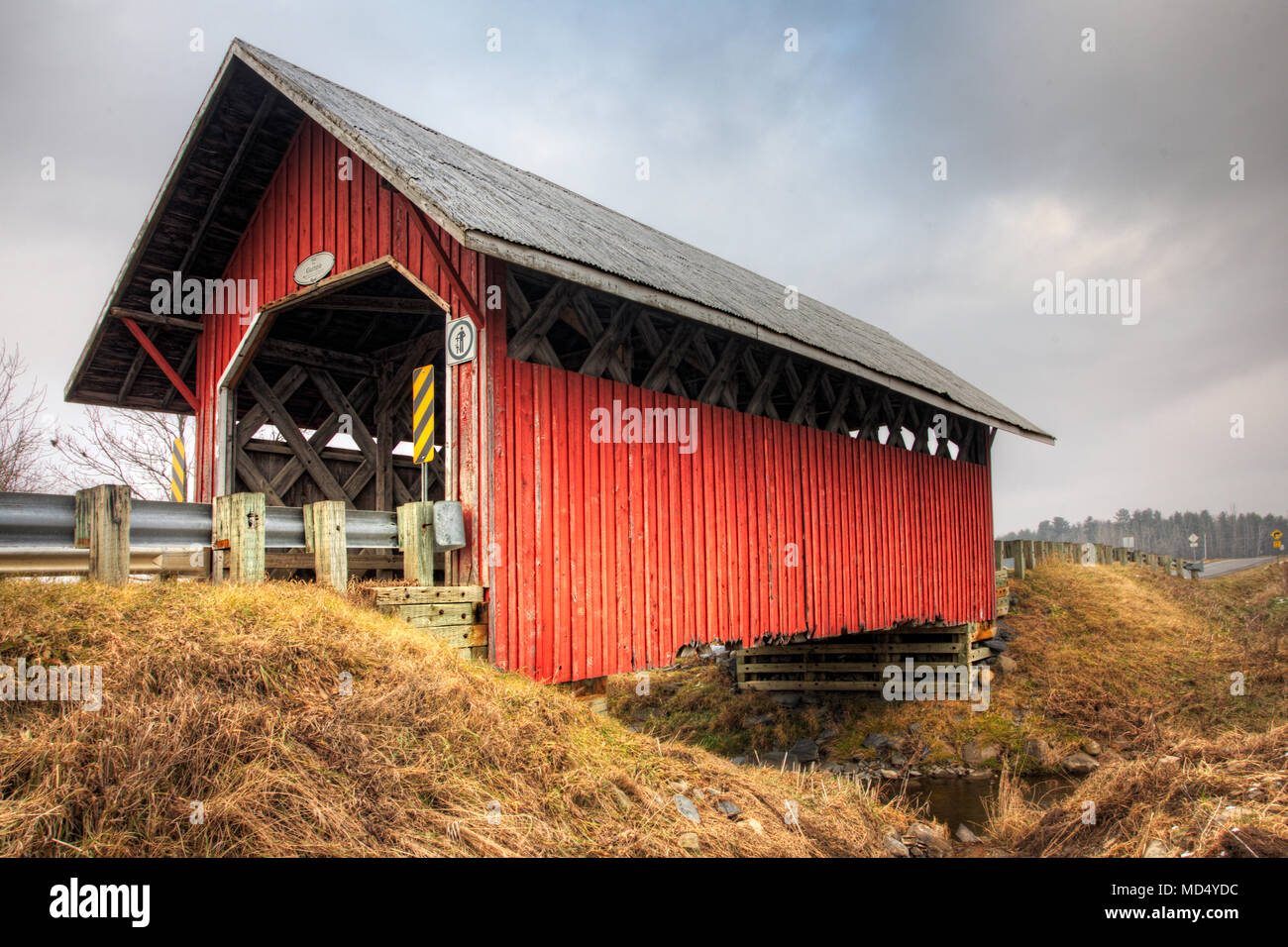 La belle Guthrie pont couvert au Québec Photo Stock - Alamy