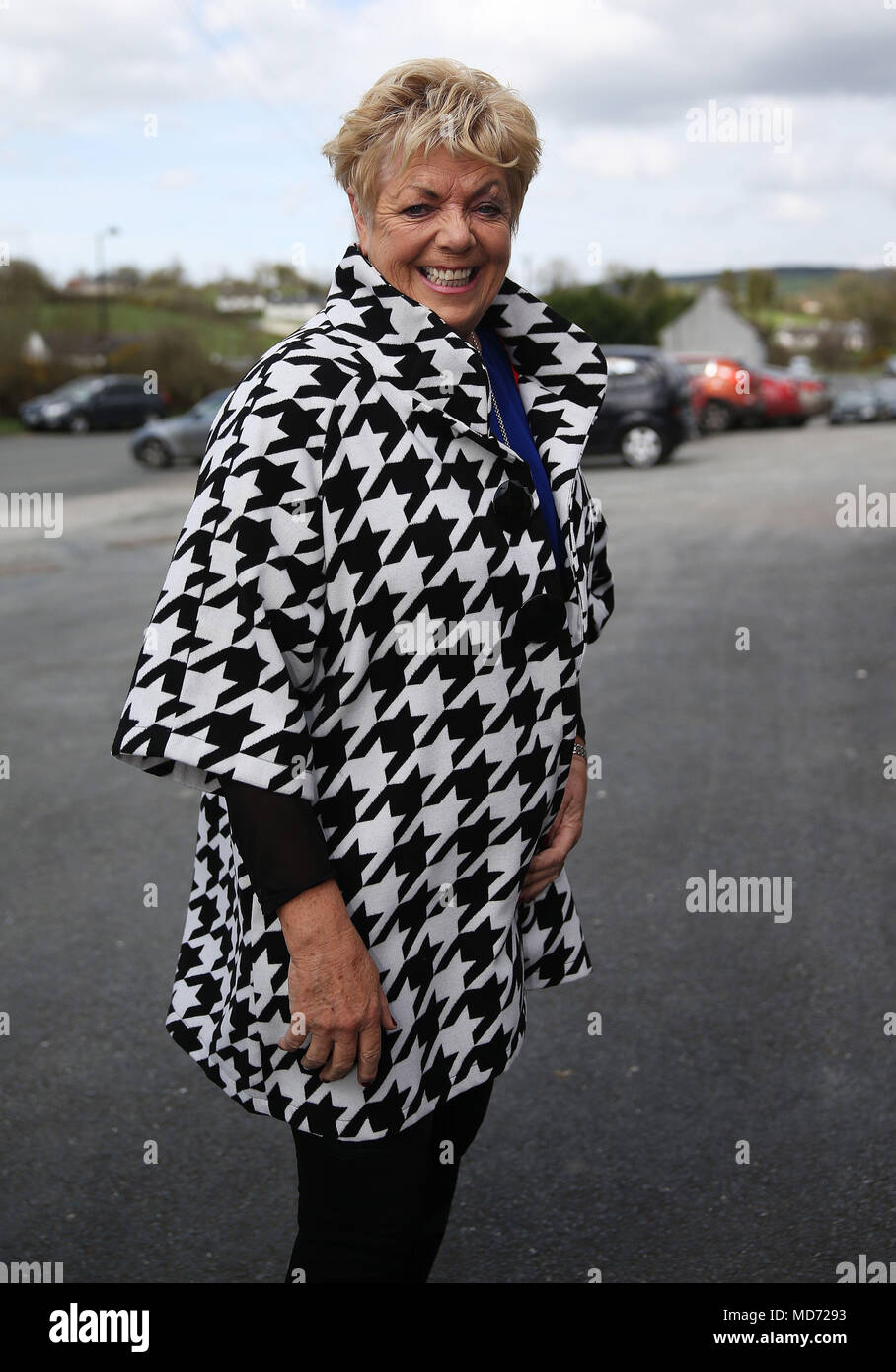La chanteuse country kathy durkin arrive Banque de photographies et d ...
