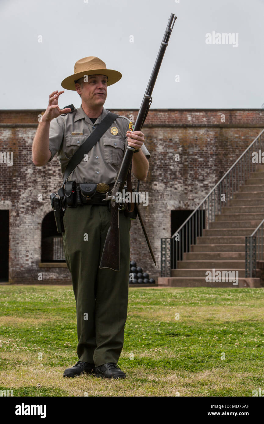 Benjamin Fleming, ranger du parc de Fort Macon State Park, a parlé de l ...