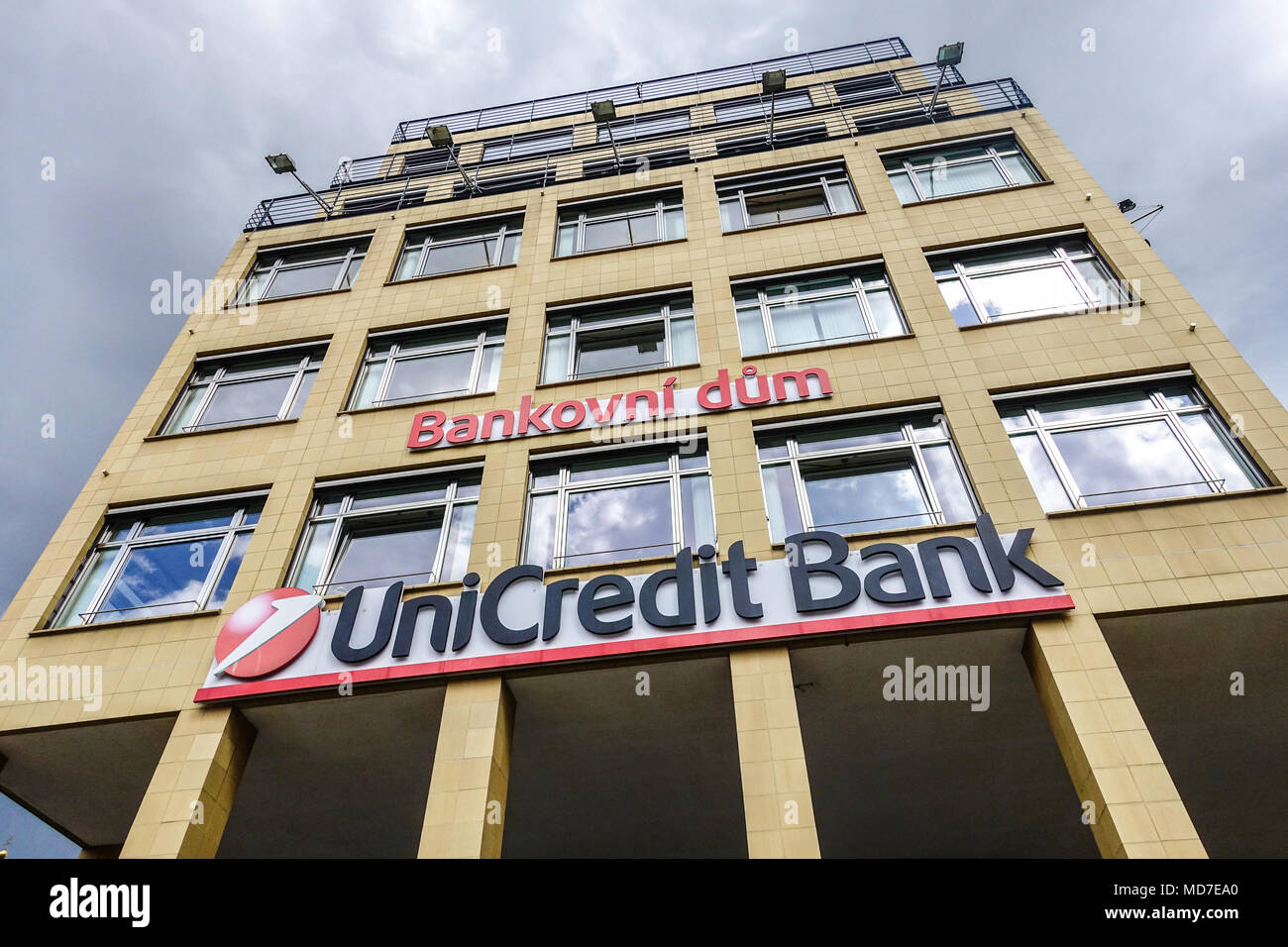 Logo de la banque unicredit Banque de photographies et d’images à haute ...