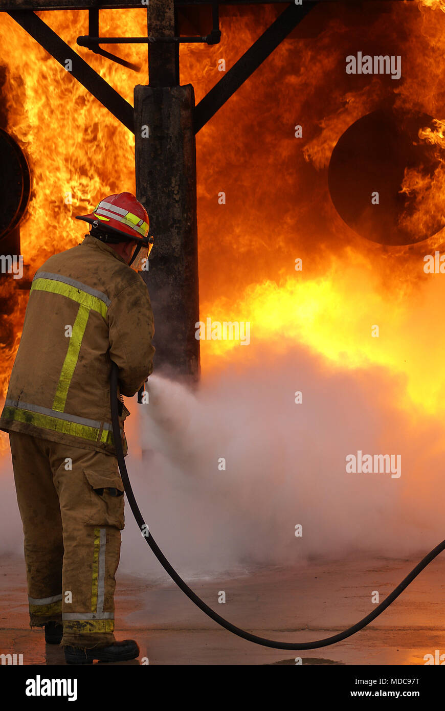 Explosion chimique Banque de photographies et d’images à haute ...