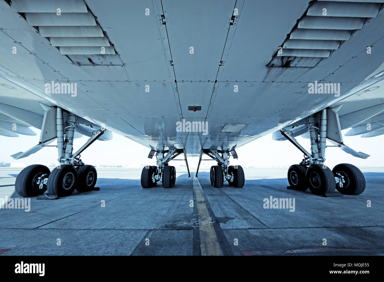 Train d'atterrissage principal d'un Boeing 747-400 Photo Stock - Alamy