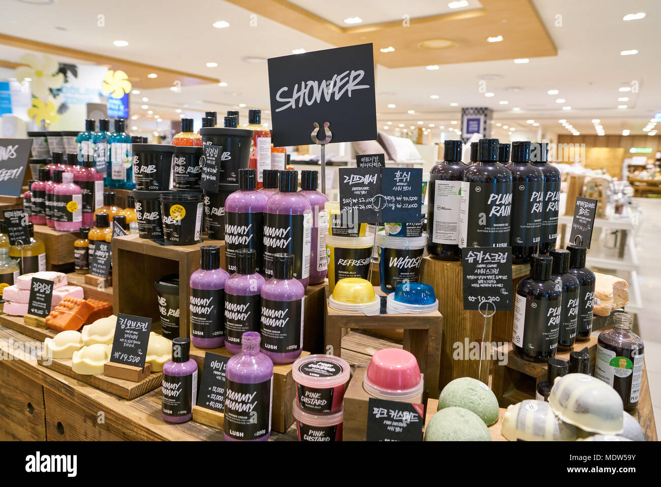 Lush store Banque de photographies et d’images à haute résolution - Alamy