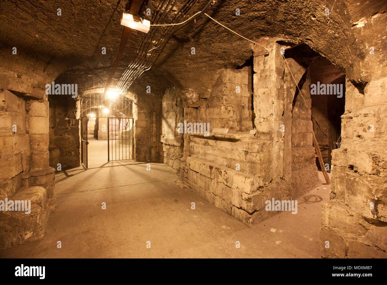 Crypte eglise saint sulpice Banque de photographies et d’images à haute ...