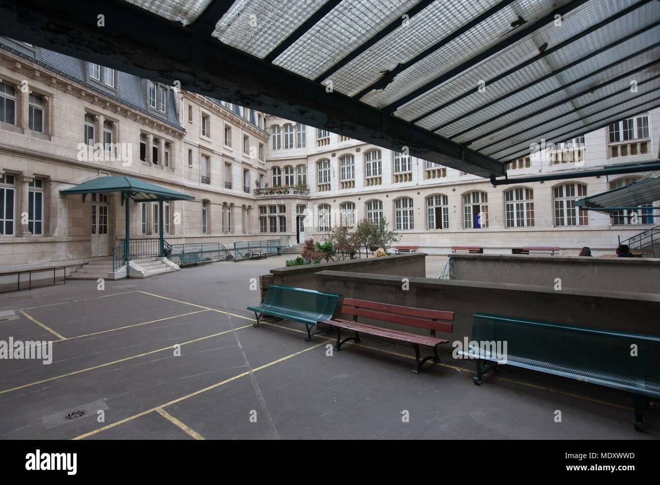 Paris, 20 rue du rocher, lycée racine, cour intérieure Photo Stock - Alamy