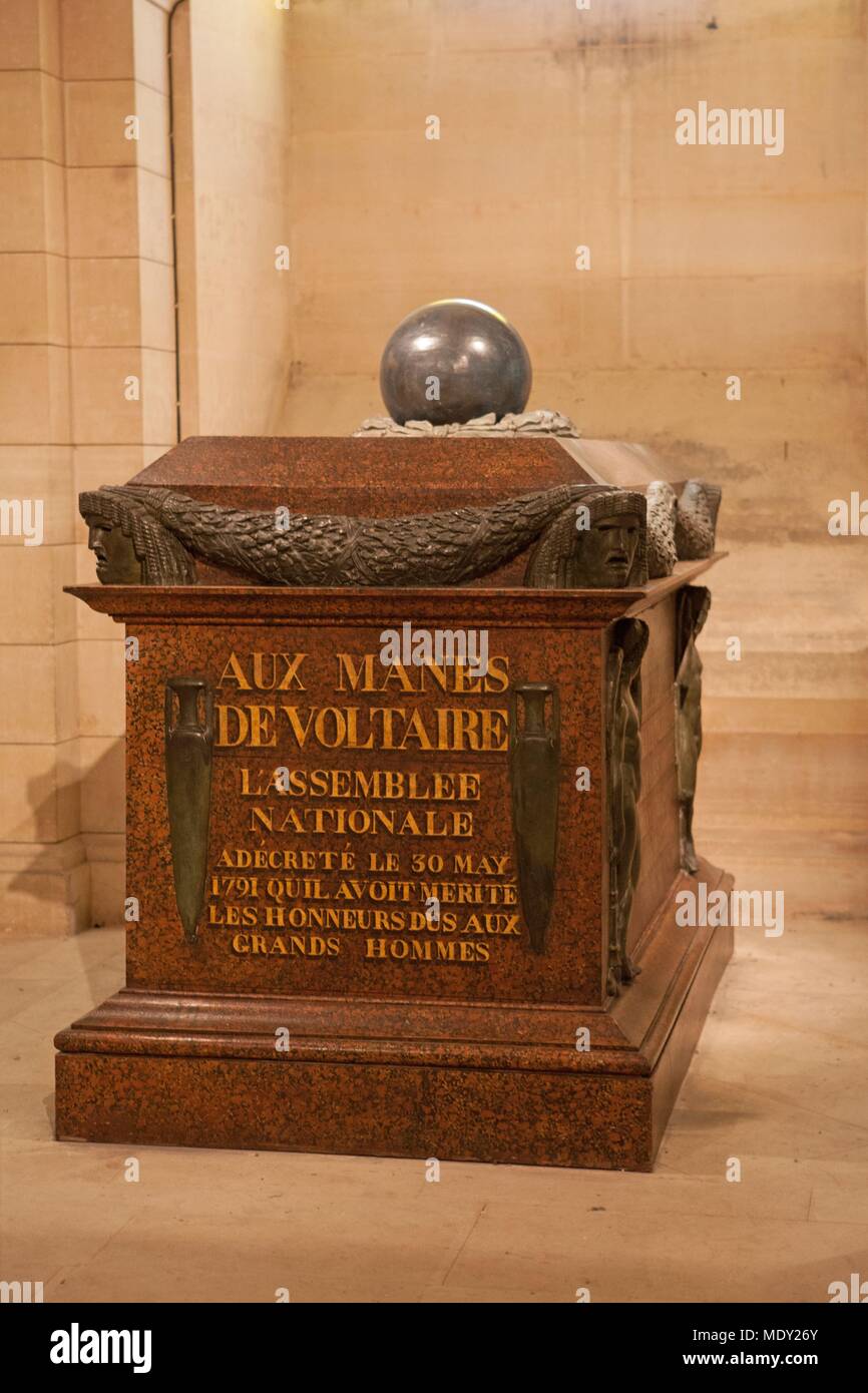 Voltaire Statue Paris Banque d'image et photos - Alamy