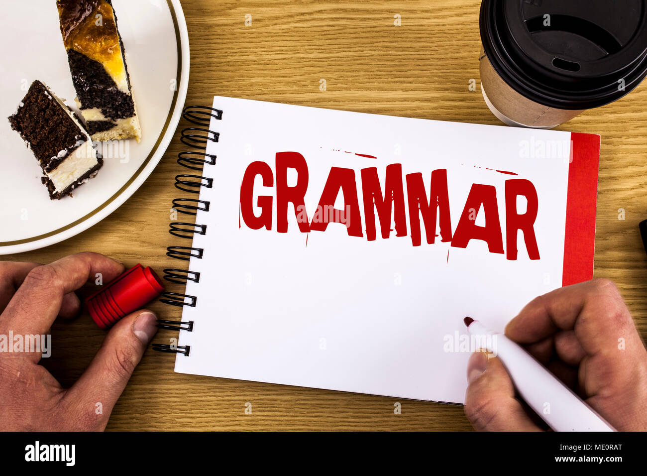 Main conceptuel écrit montrant la grammaire. Photo d'affaires mettant ...