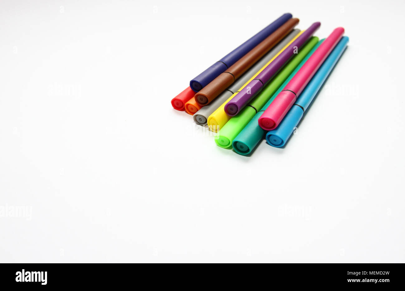 Stylo de couleur. Tas avec des têtes d'impression couleur isolé sur ...