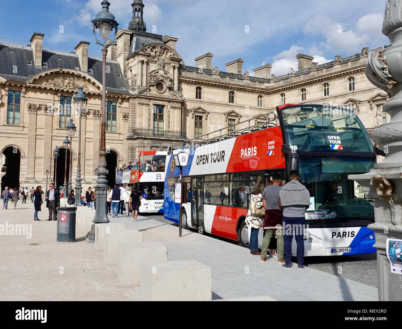 Bus touristique de paris Banque de photographies et d’images à haute ...