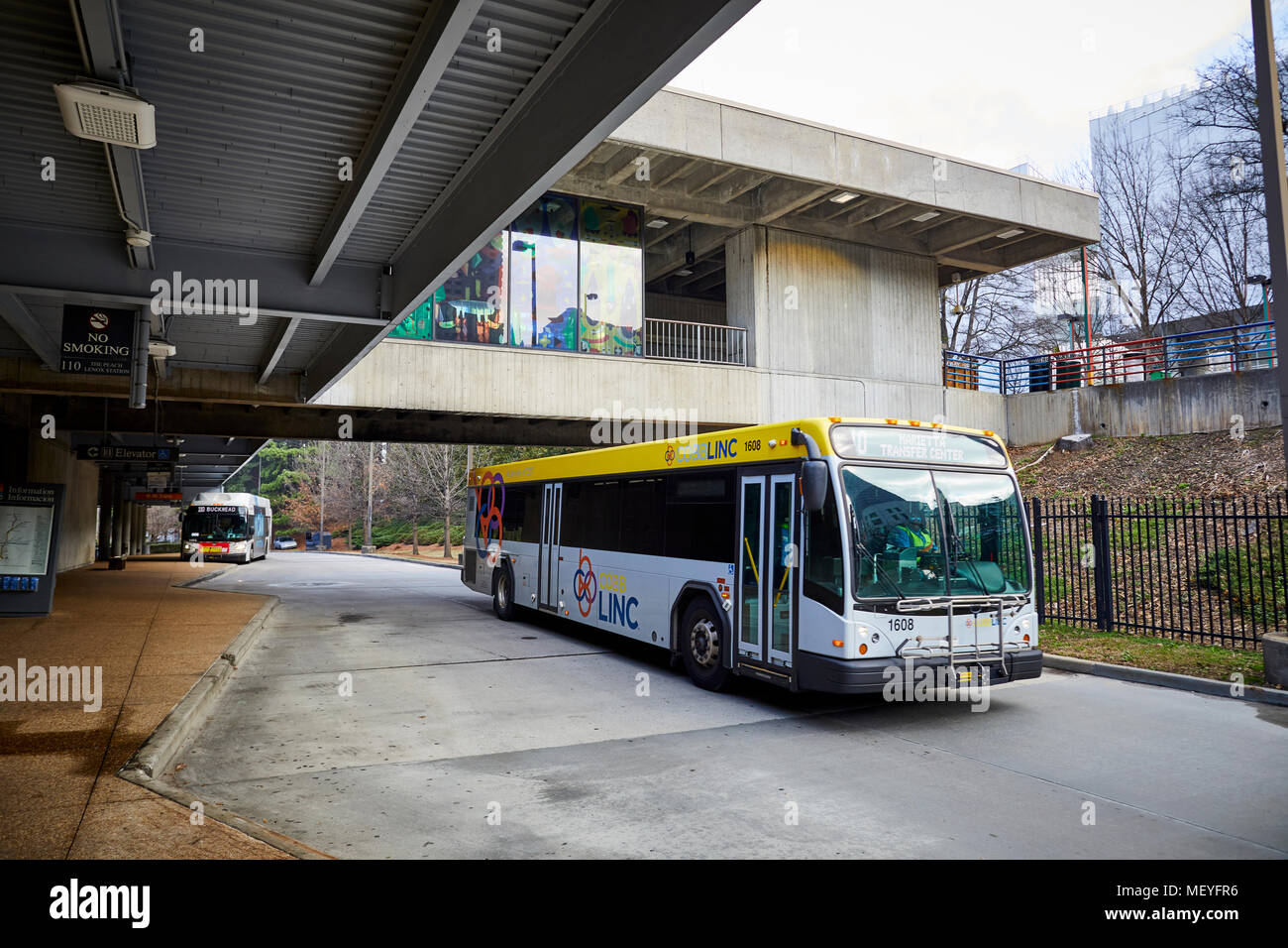 Georgia bus Banque de photographies et d’images à haute résolution - Alamy