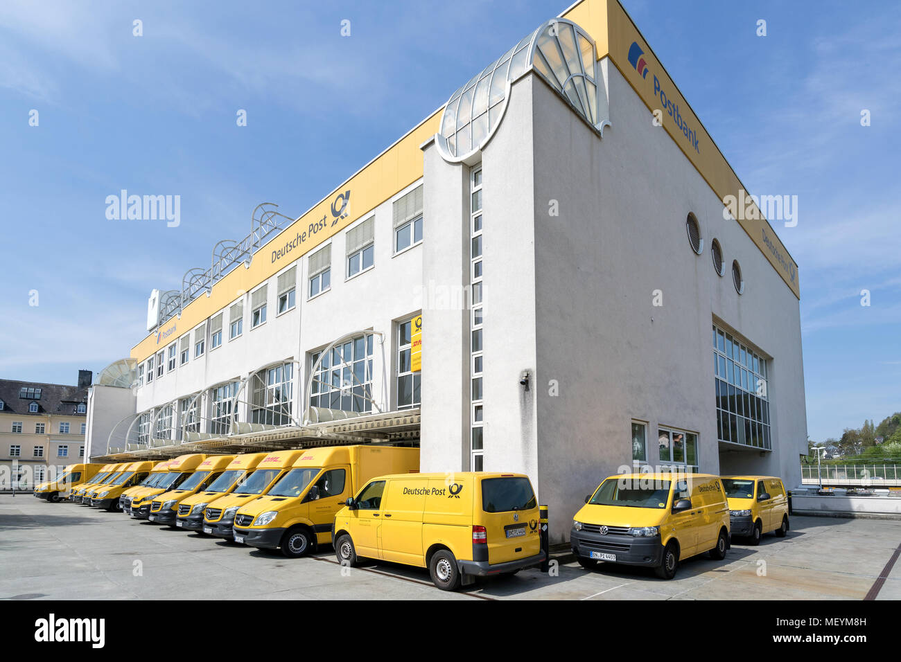 Dhl international express delivery service Banque de photographies et d ...