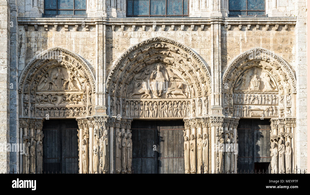 Royal Portal Of The Chartres Cathedral Banque d'image et photos - Alamy