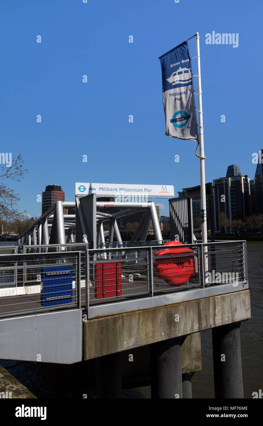 Millbank millenary pier Banque de photographies et d’images à haute ...