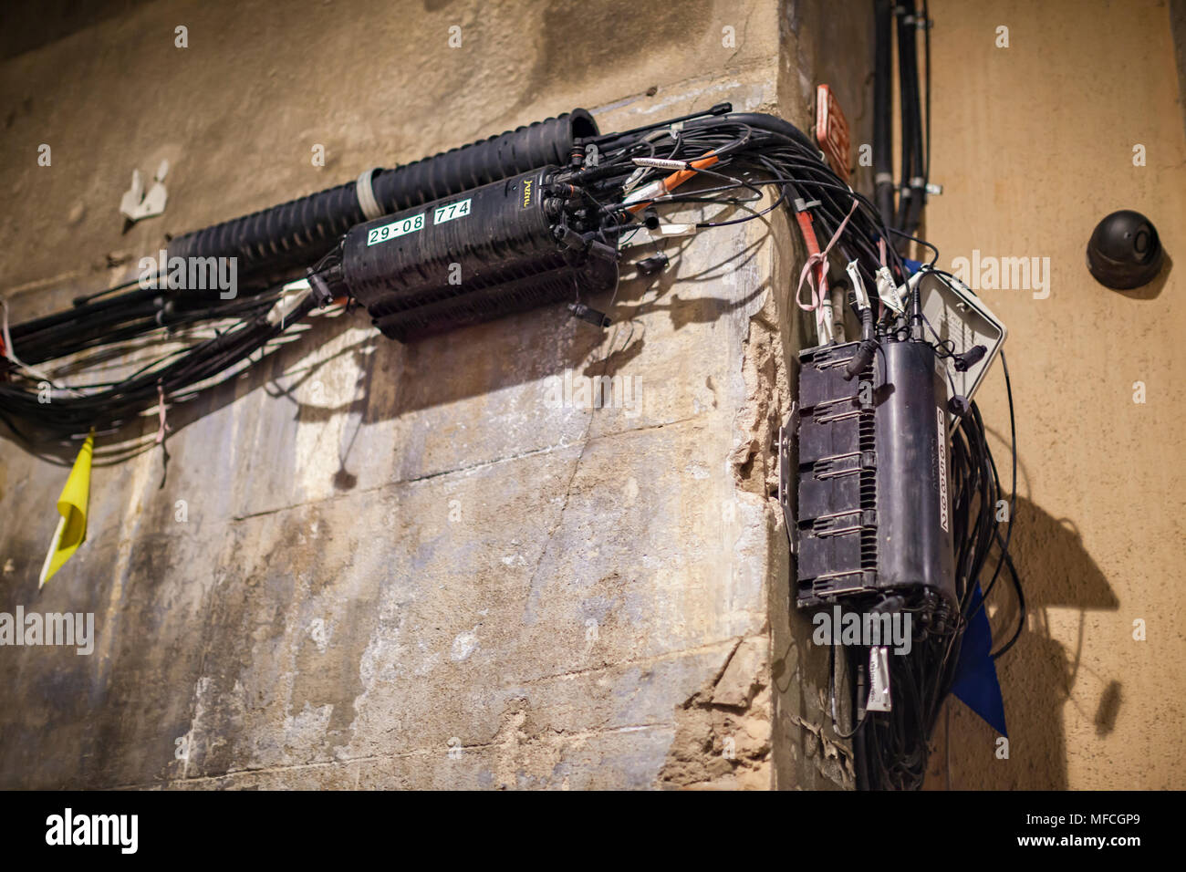 Spanish telephone cables Banque de photographies et d’images à haute ...
