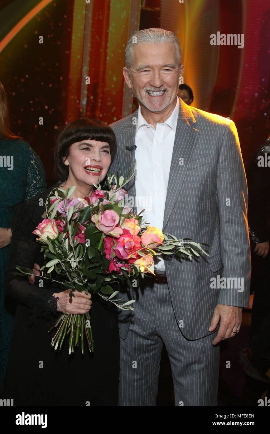 Patrick duffy mireille mathieu Banque de photographies et d’images à ...