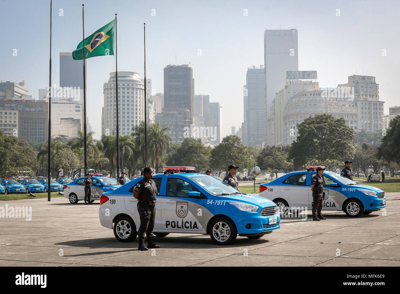Rio de janeiro brazil police cars Banque de photographies et d’images à ...