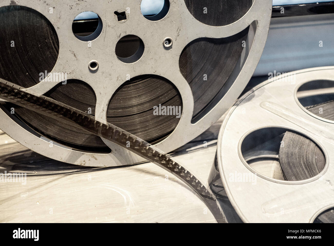 Bobines de film 35 mm avec deux bobines de film Photo Stock - Alamy