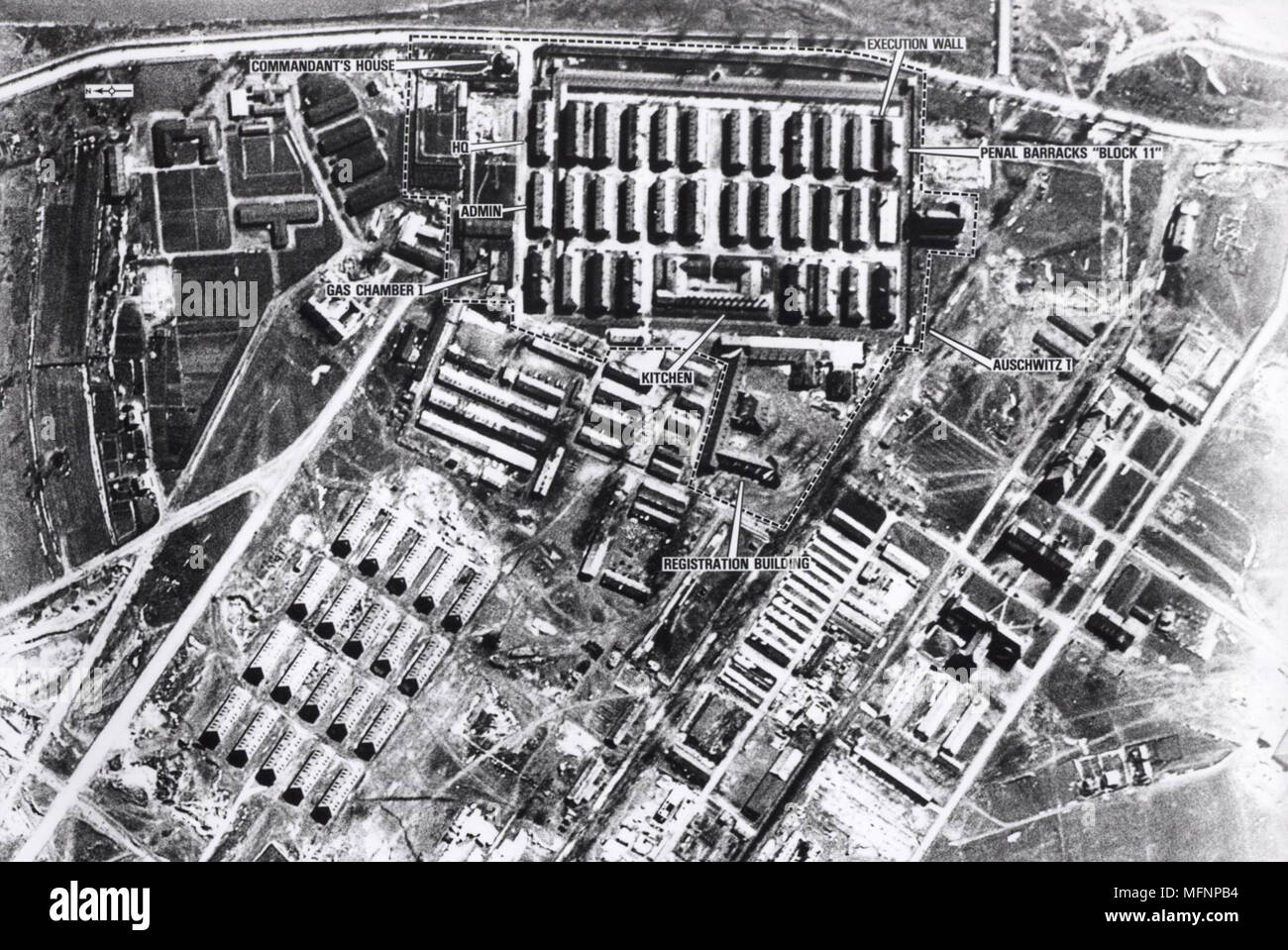 Vue aérienne du camp de concentration d'Auschwitz I, 4 avril 1944 ...