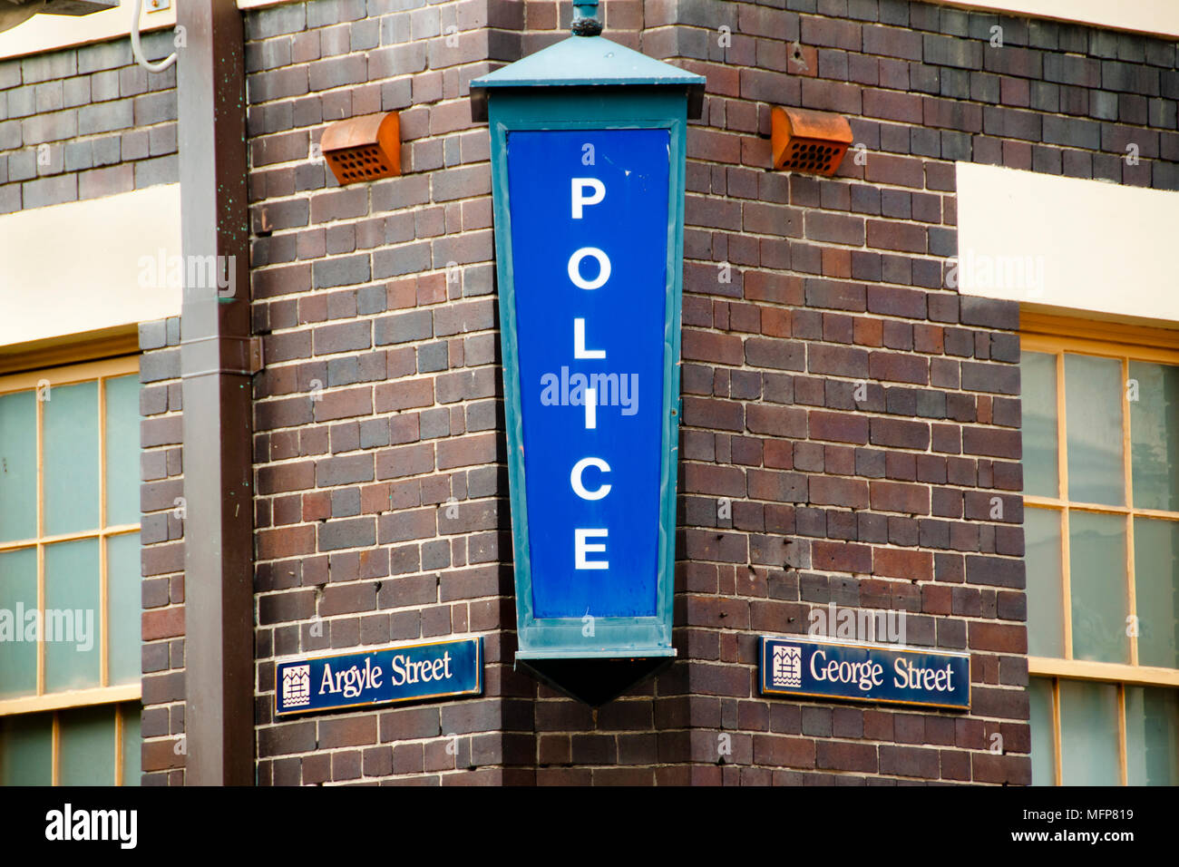 Police station sign Banque de photographies et d’images à haute ...