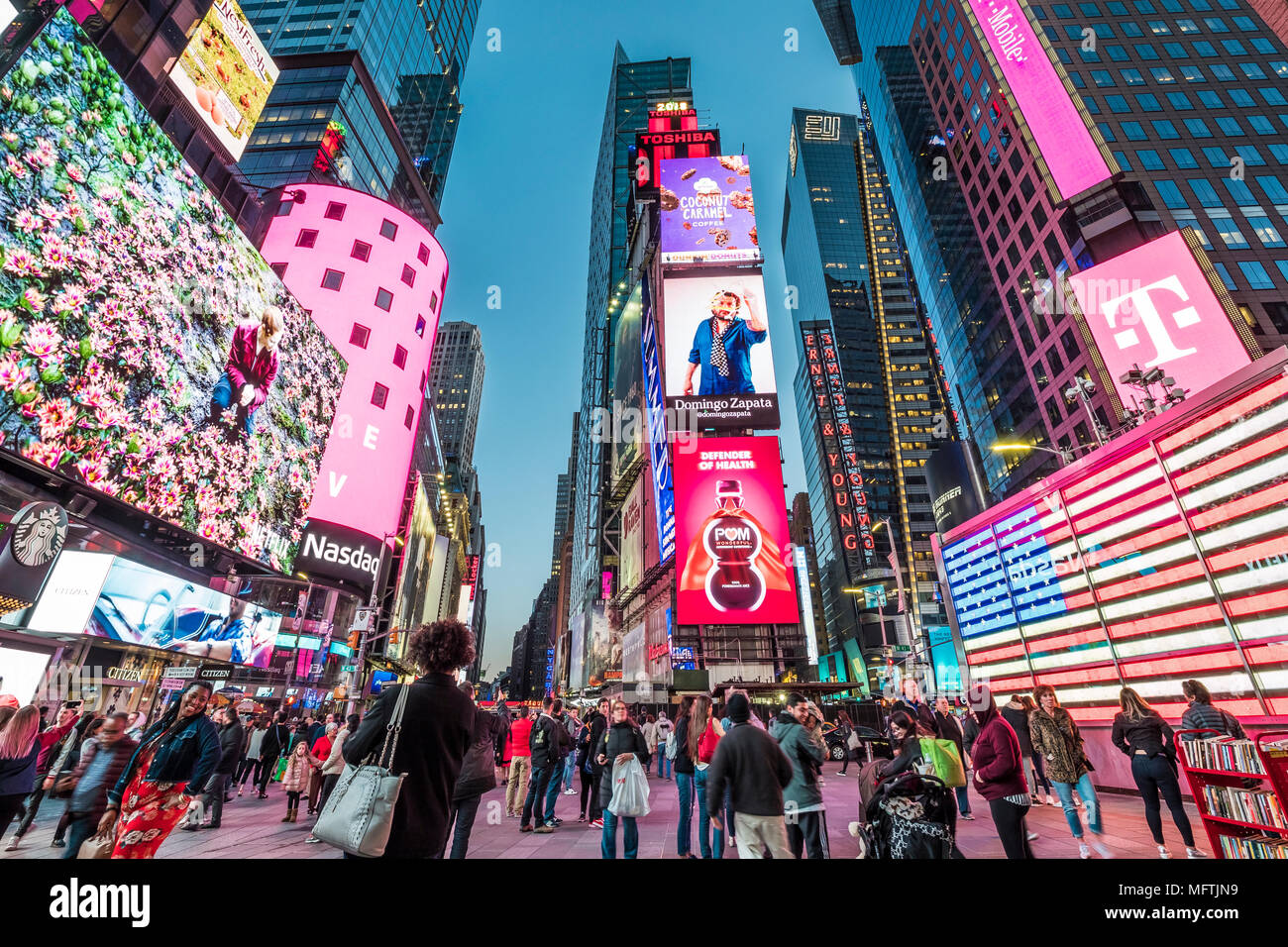 New York Times Square De Nuit Banque d'image et photos - Alamy