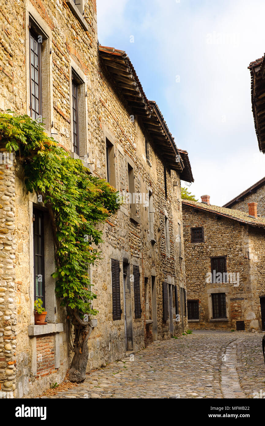 L'architecture Médiévale de Pérouges, France, une ville fortifiée, une ...