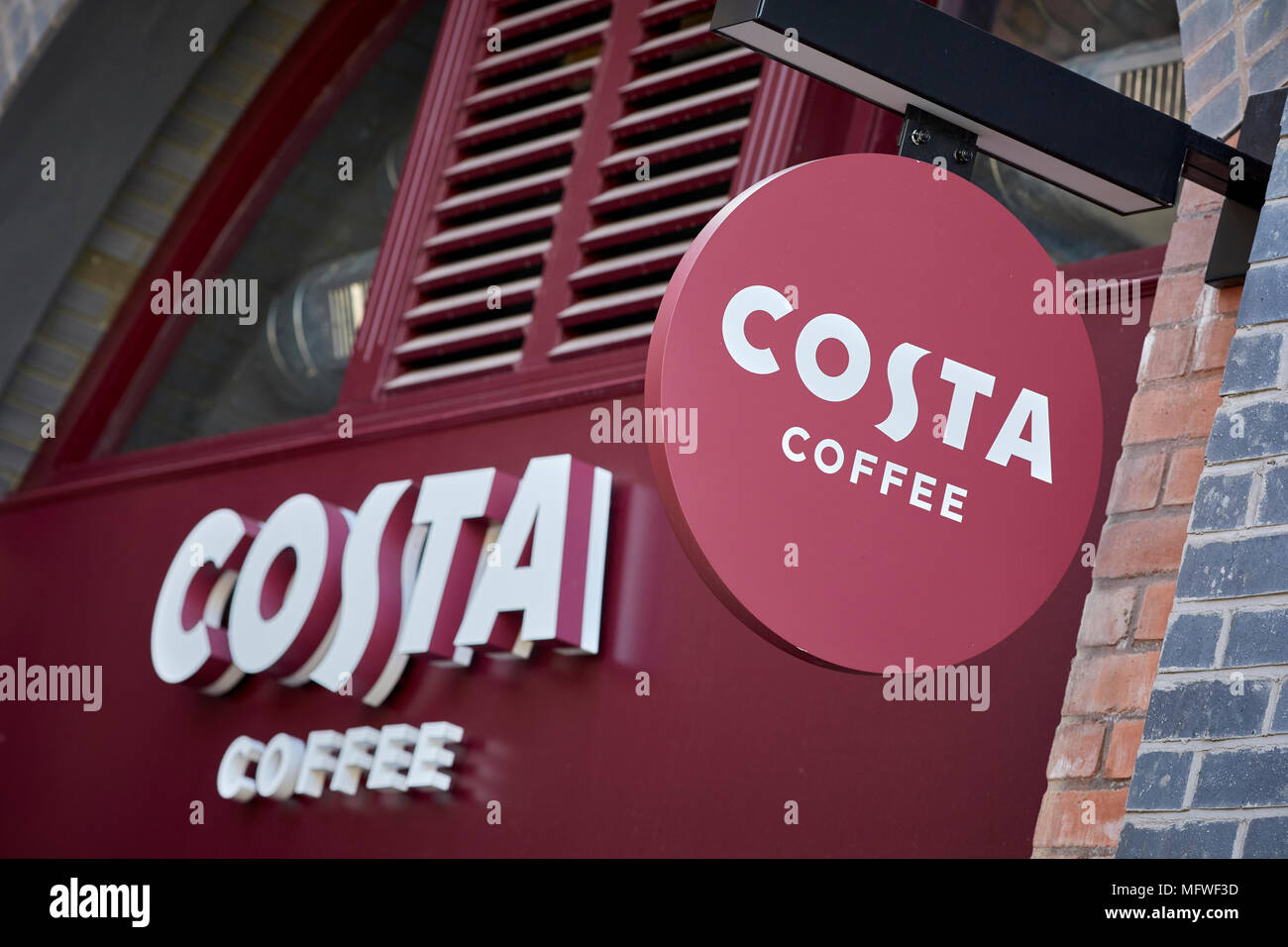 Costa Coffee ouverture officielle de la TV, ITV Granada, soap ...
