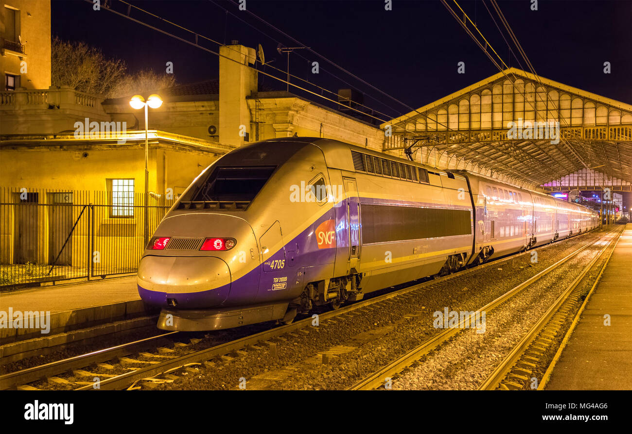 Sncf train interior Banque de photographies et d’images à haute résolution - Alamy