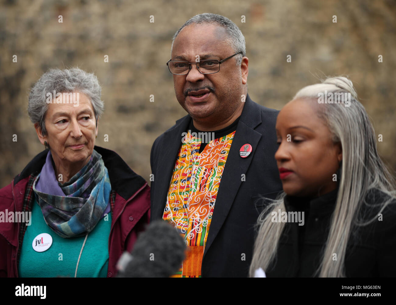 Deborah hobson grassroots noir gauche Banque de photographies et d ...