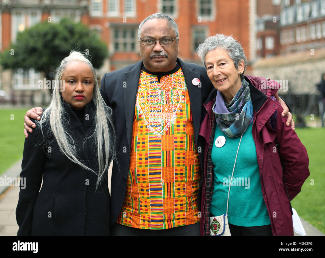 Deborah hobson grassroots noir gauche Banque de photographies et d ...