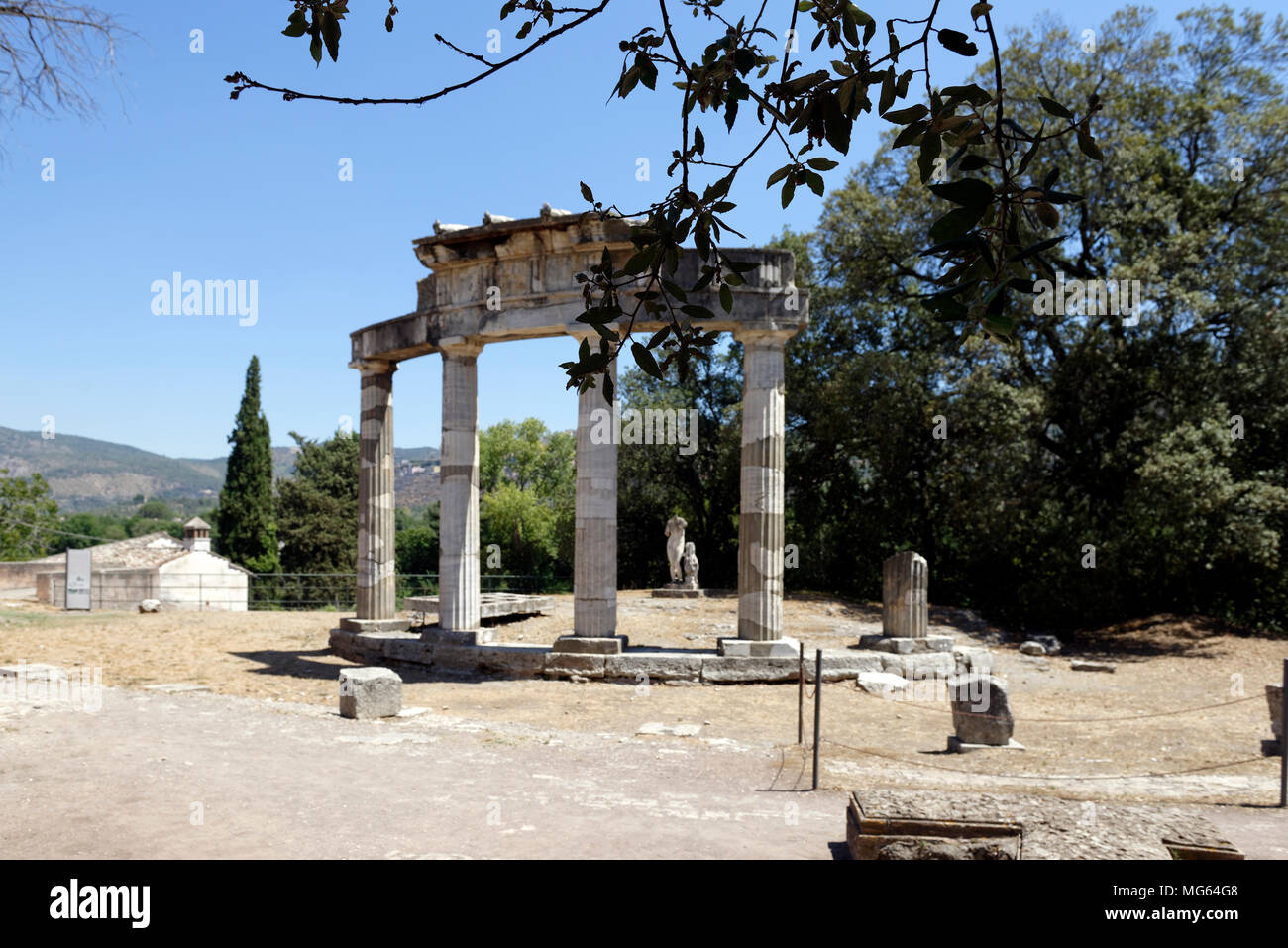 Le Temple de Vénus de Cnide Aphrodite avec des répliques de la statue ...