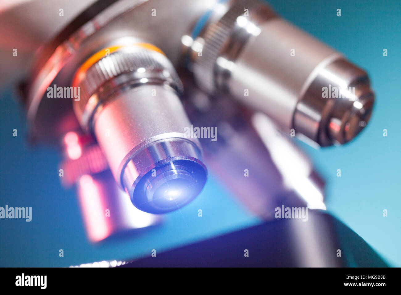 Microscope recherche Banque de photographies et d’images à haute ...