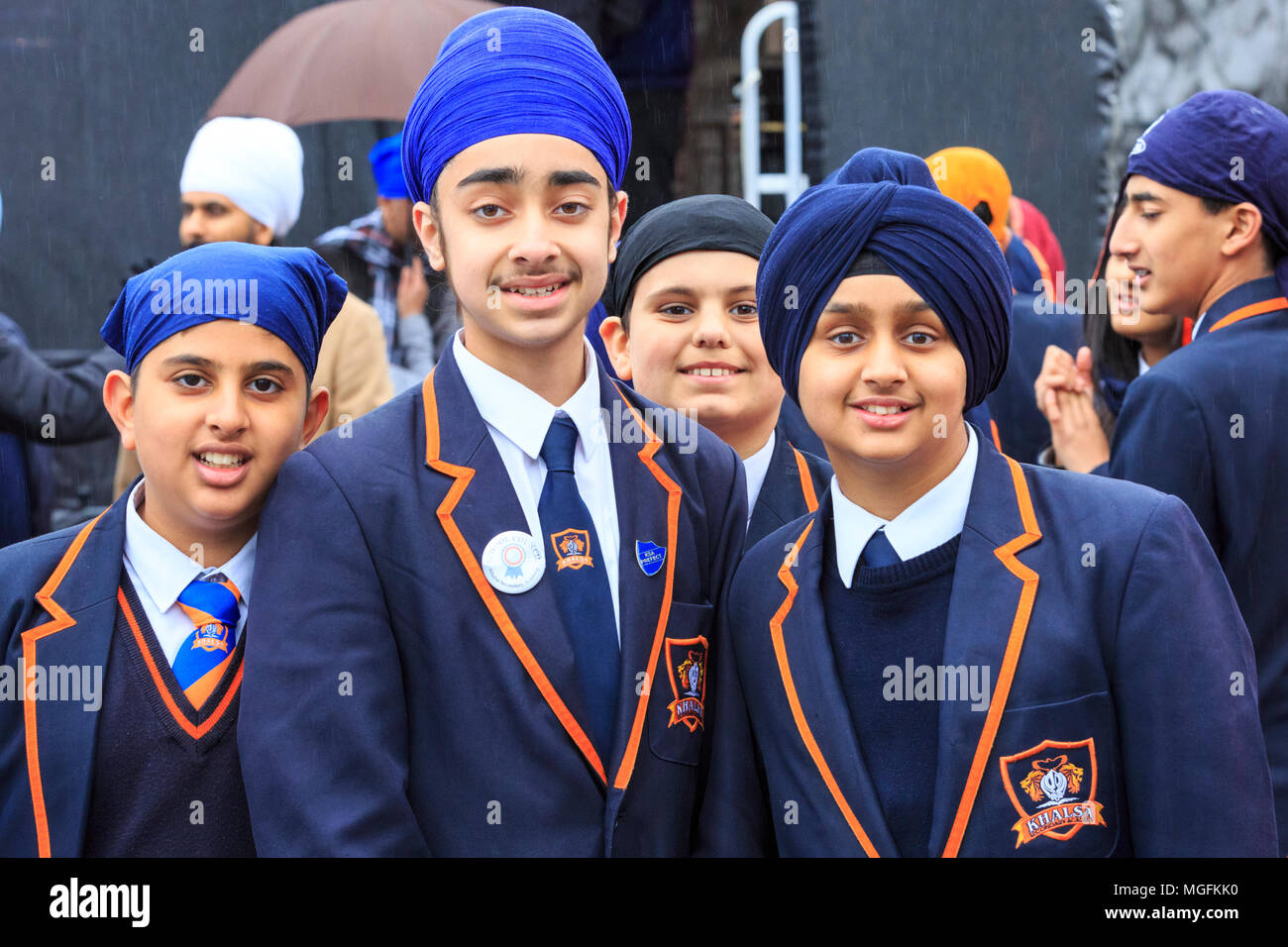 Trafalgar Square, Londres, 28 avril 2018. Les élèves sikhs attendent ...