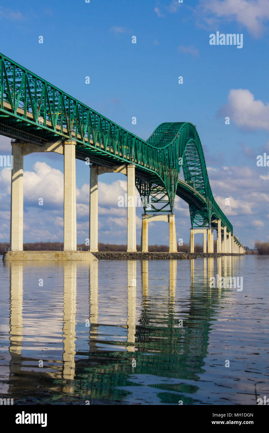 Pont laviolette Banque de photographies et d’images à haute résolution ...