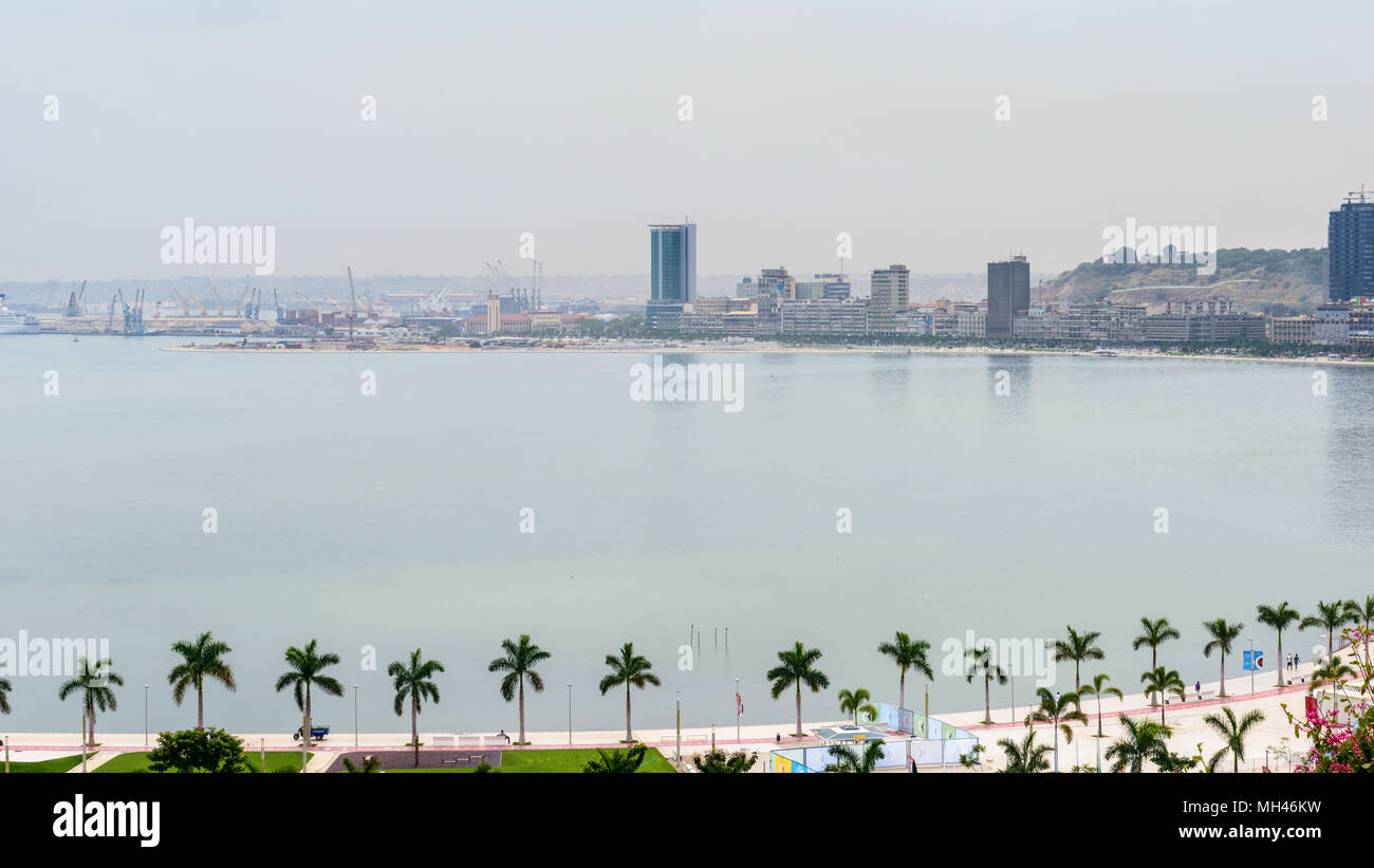 Luanda cityscape Banque de photographies et d’images à haute résolution ...
