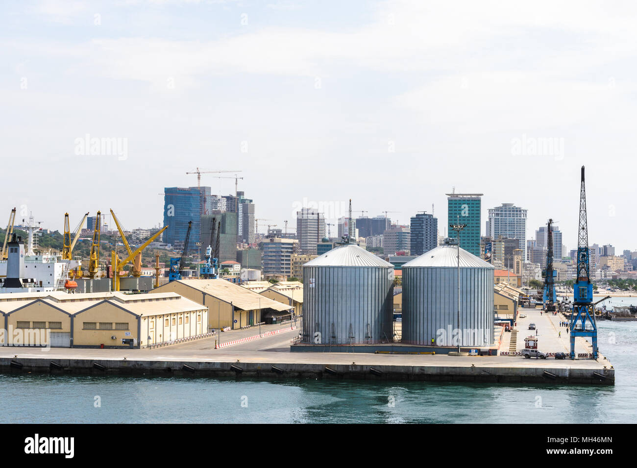 Luanda port Banque de photographies et d’images à haute résolution - Alamy