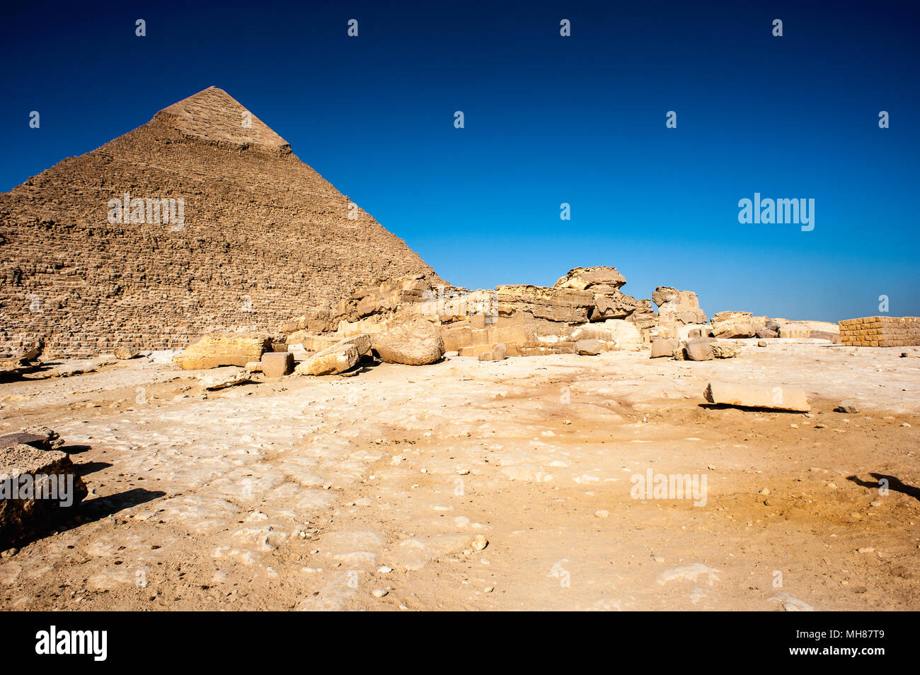 Pyramide de Khafré (pyramide de Khéphren), l'une des pyramides de Gizeh ...