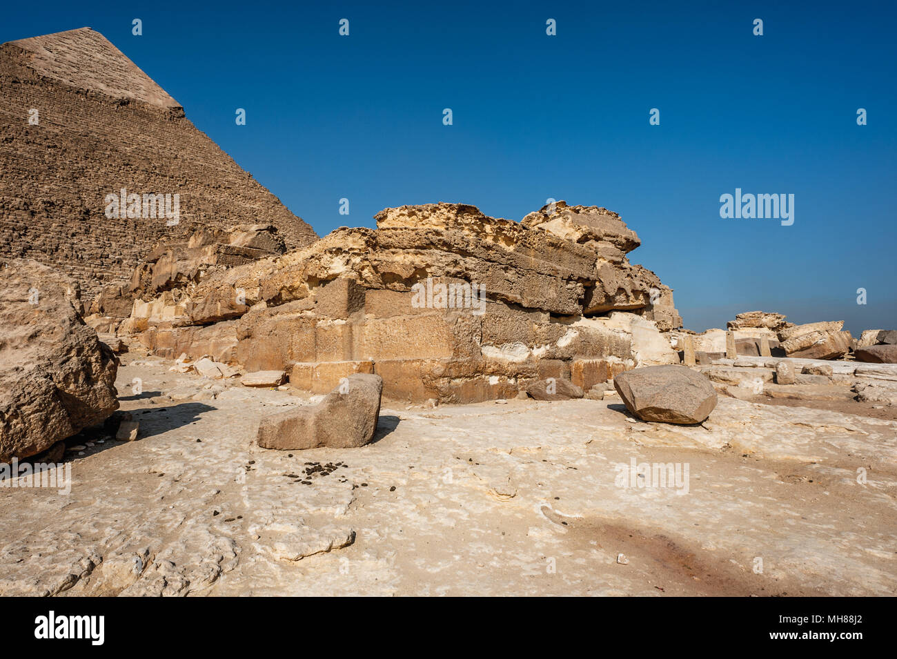 Pyramide de Khafré (pyramide de Khéphren), l'une des pyramides de Gizeh ...