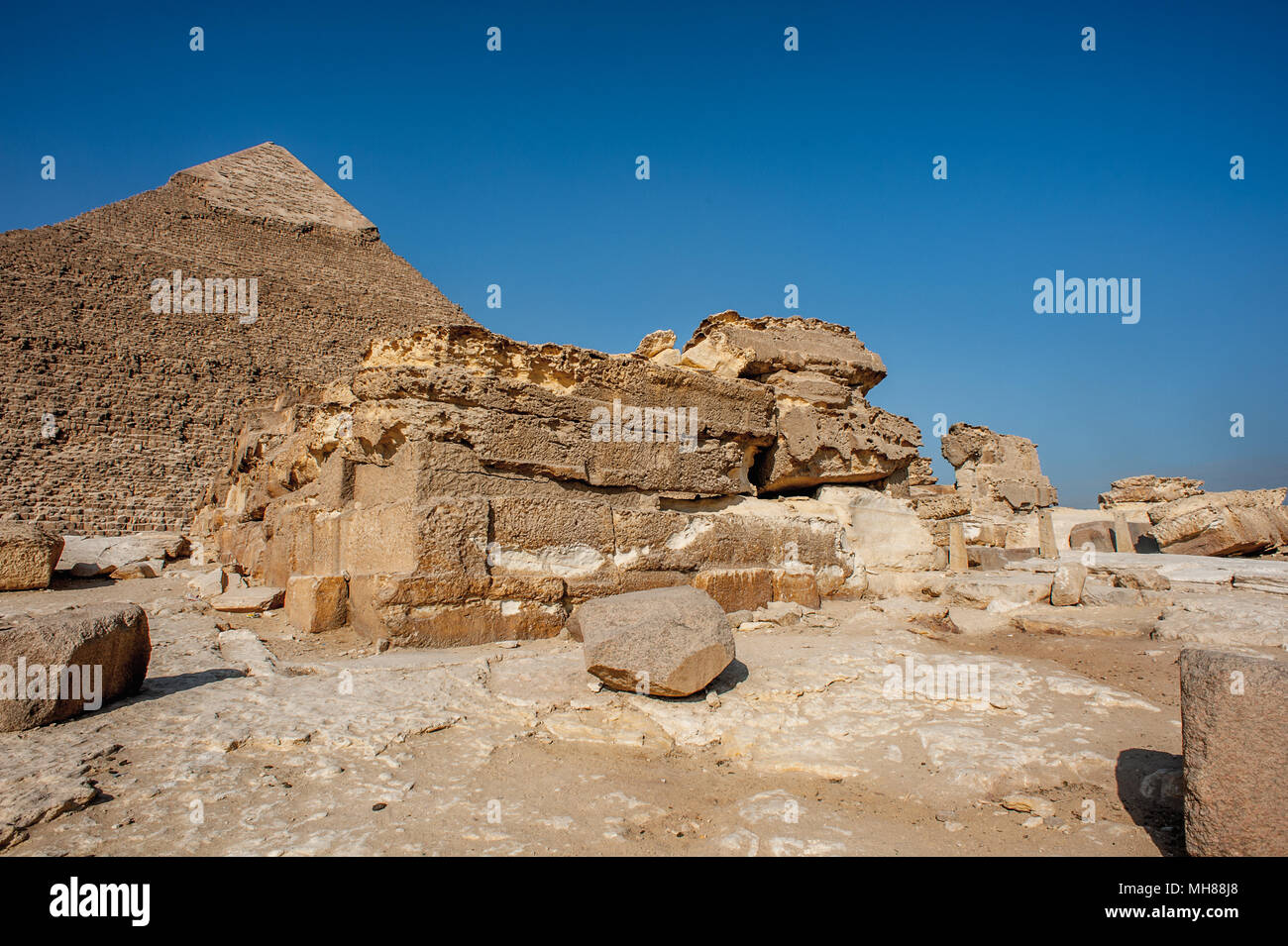 Pyramide de Khafré (pyramide de Khéphren), l'une des pyramides de Gizeh ...