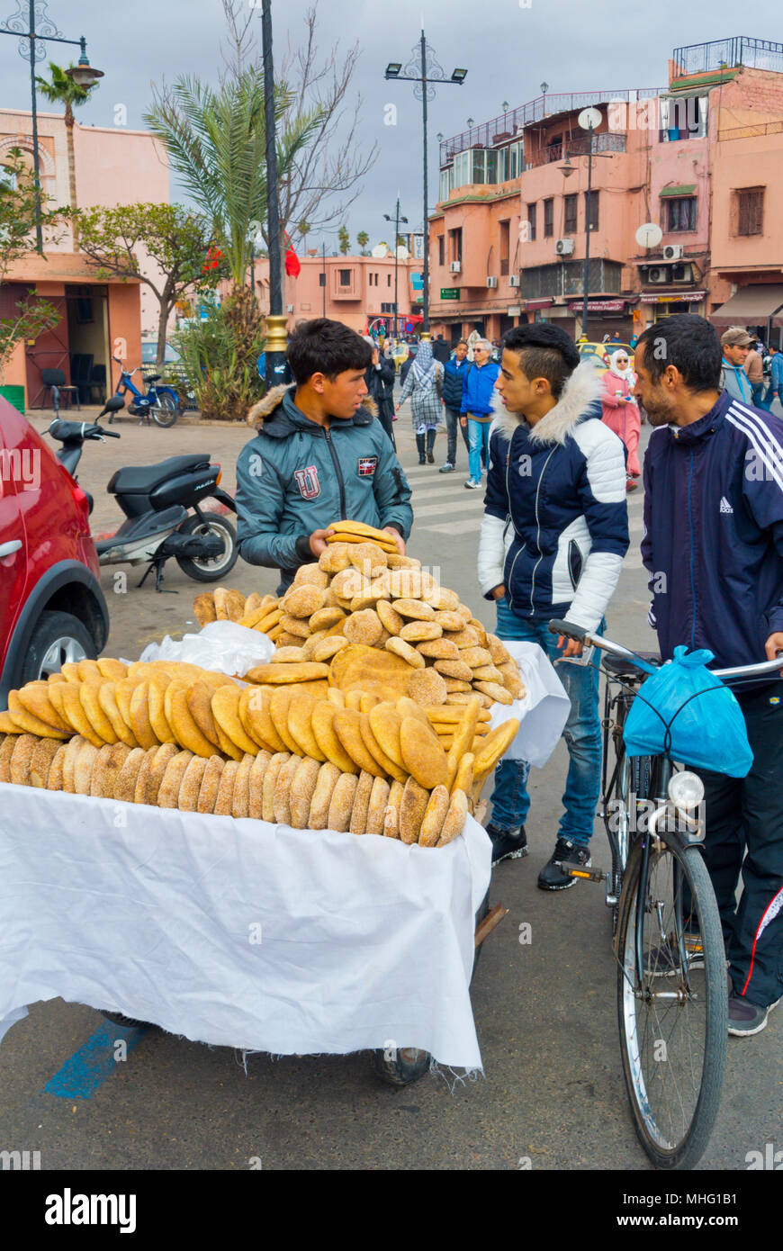 Vendeuse de pain maroc Banque de photographies et d’images à haute ...