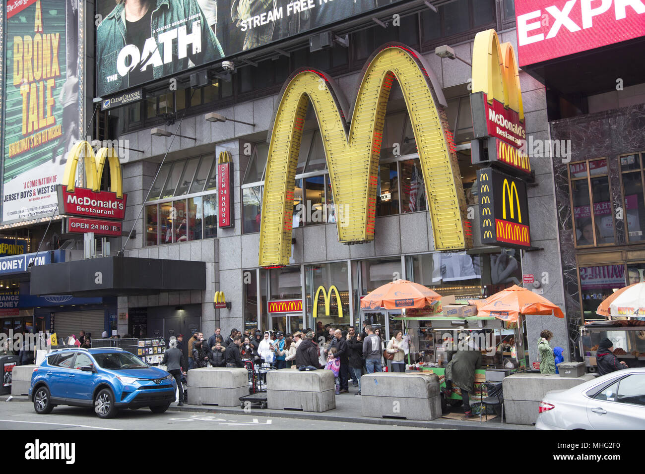 Mcdonalds restaurant in times square Banque de photographies et d ...