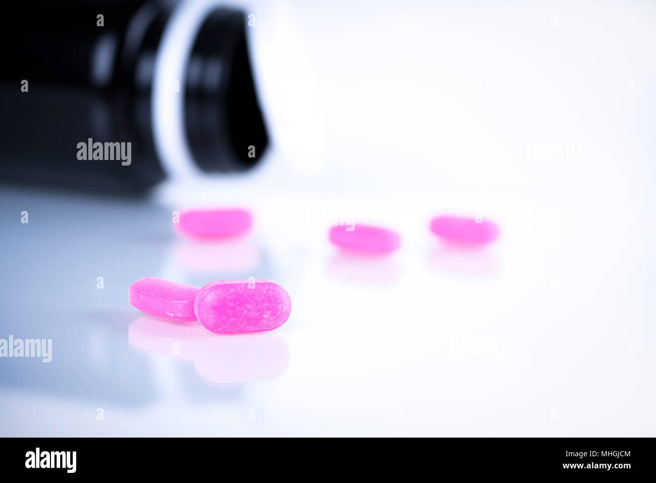 Expired drug Banque de photographies et d’images à haute résolution - Alamy