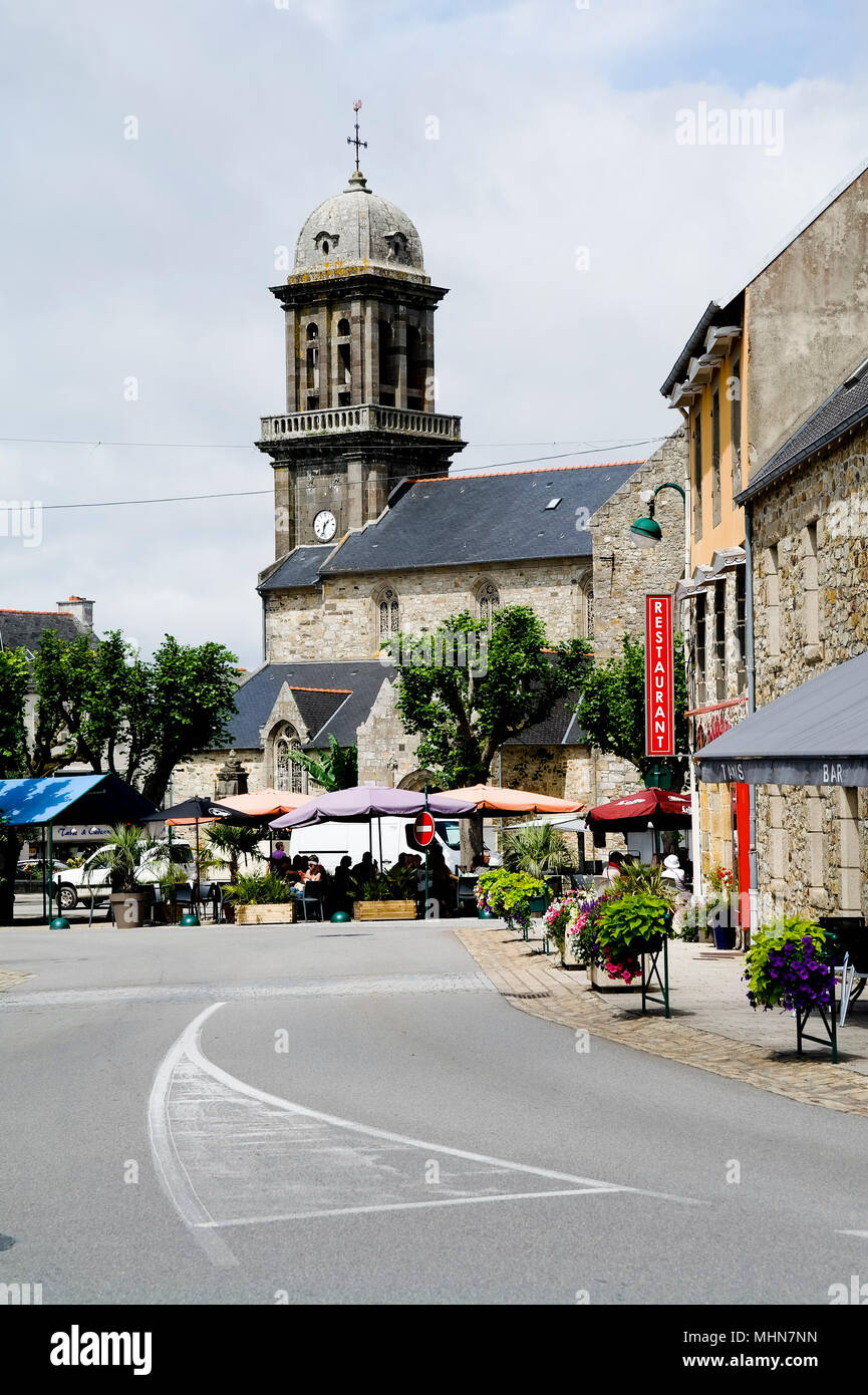 Le centre-ville de Crozon, Finistère, Bretagne, France Photo Stock - Alamy