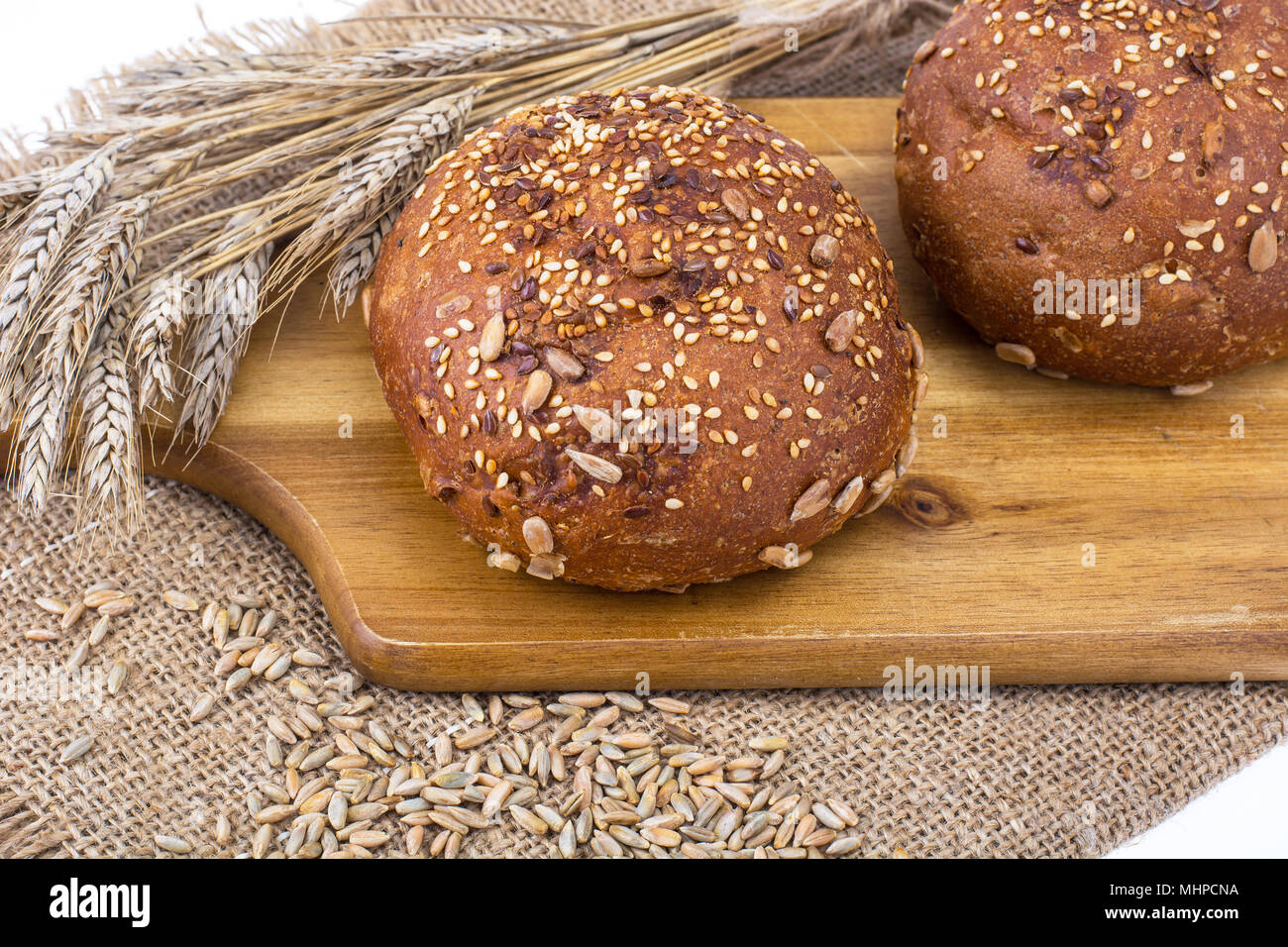 Pain de seigle complet au son et aux graines Banque de photographies et ...
