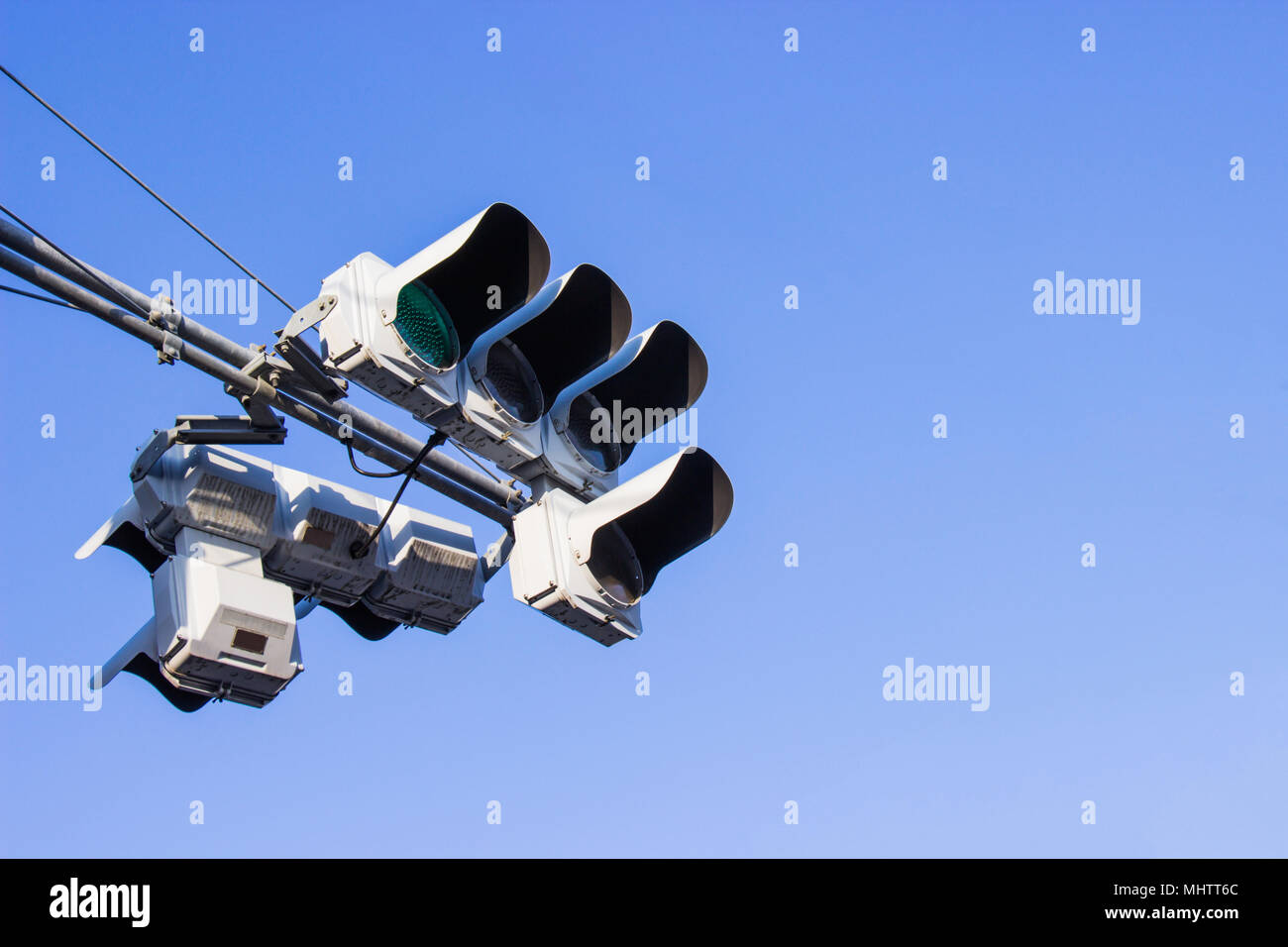 Feux de circulation avec signaux lumineux jaune rouge Banque de photographies et d’images à ...