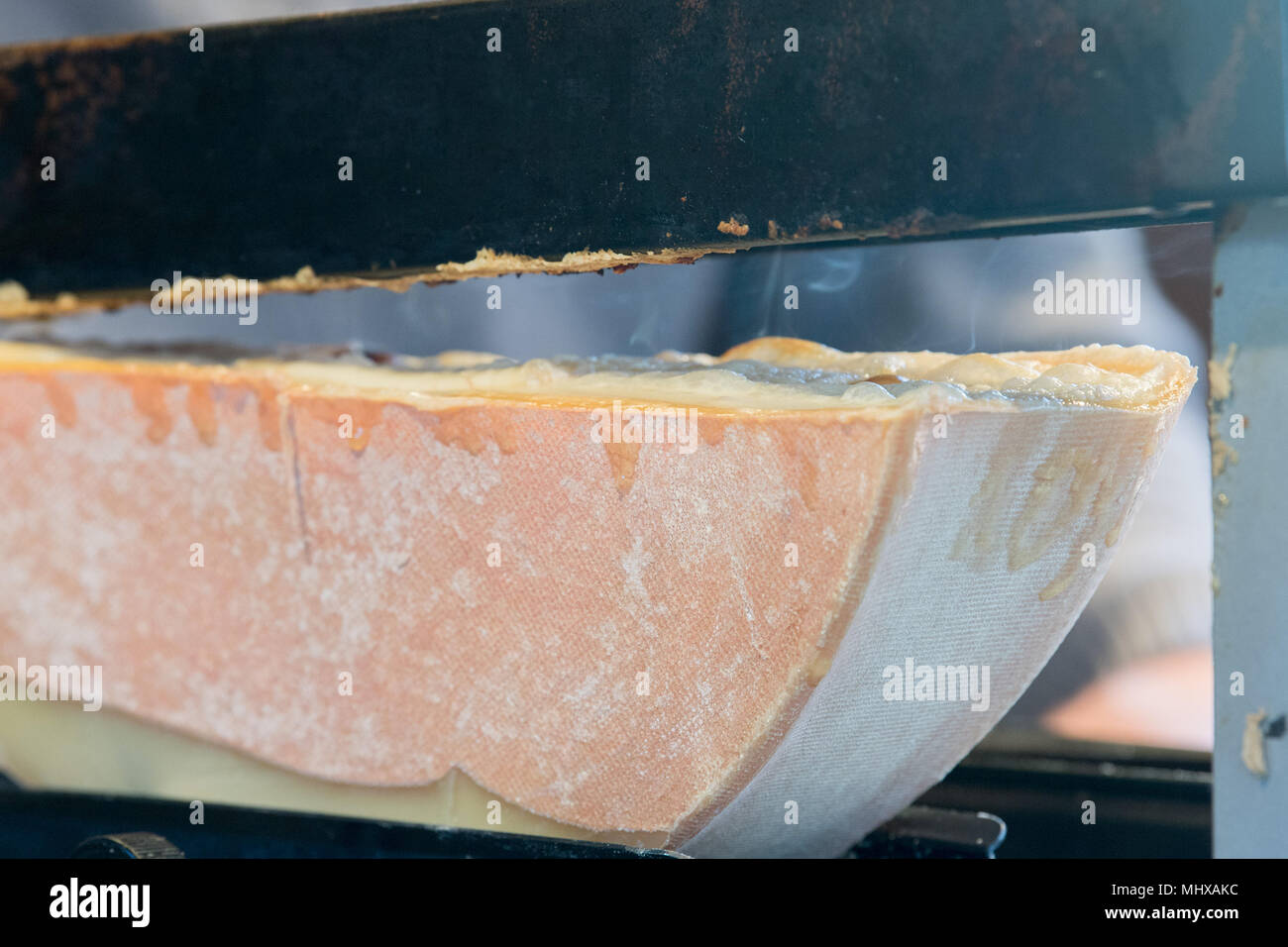 Fromage à raclette fond blanc Banque de photographies et d’images à ...